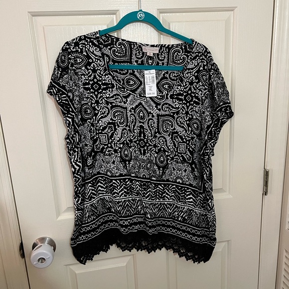 dressbarn | Tops | Nwt Dressbarn Black And White Graphic Short Sleeve ...
